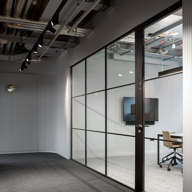 CDB Aviation Curved Glass Partitions In A Sophisticated Setting